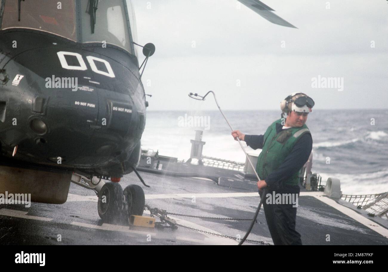 DN-ST-87-06749. Base: USS Sides (FFG 14 Stock Photo - Alamy