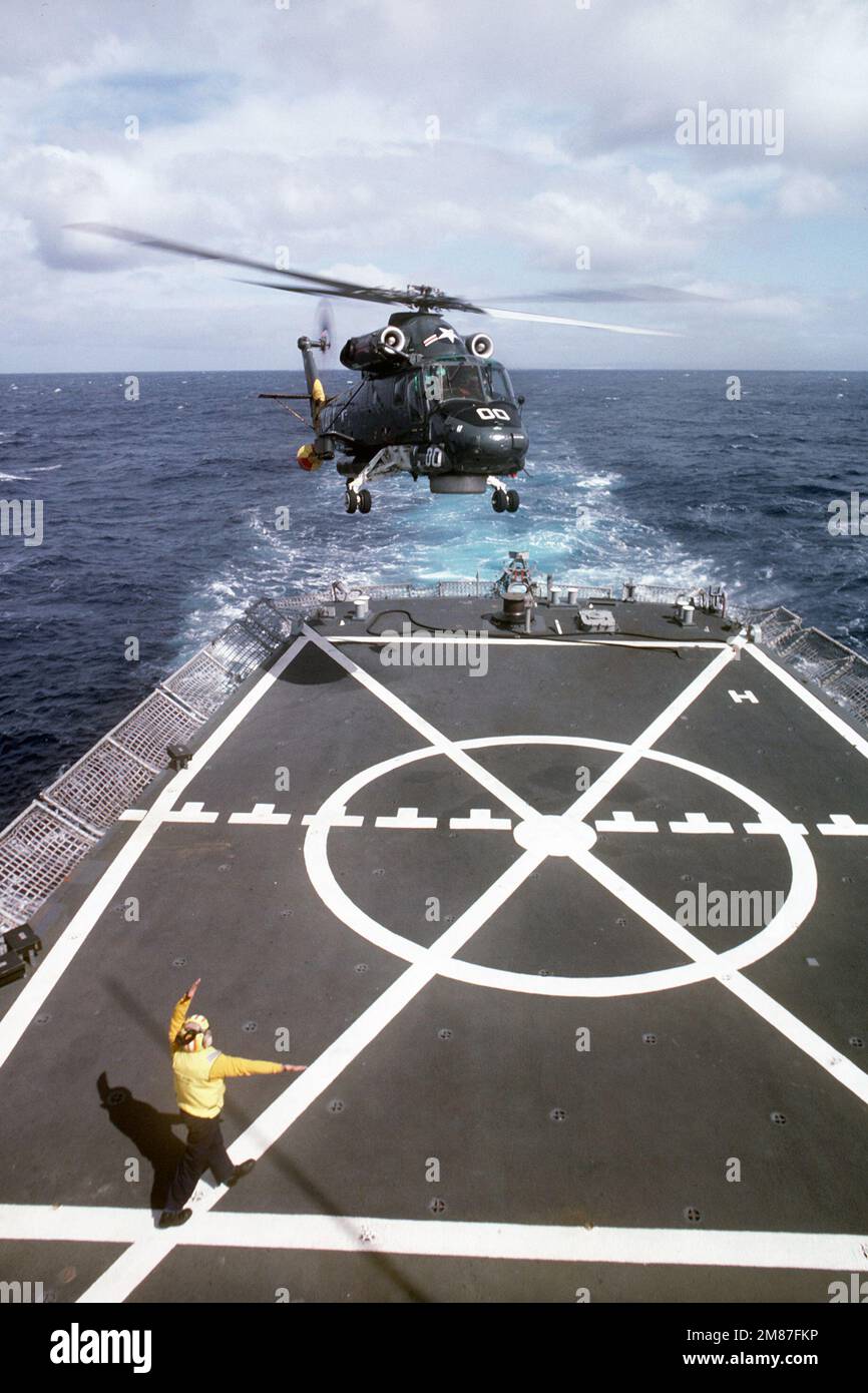 DN-ST-87-06733. Base: USS Sides (FFG 14 Stock Photo - Alamy