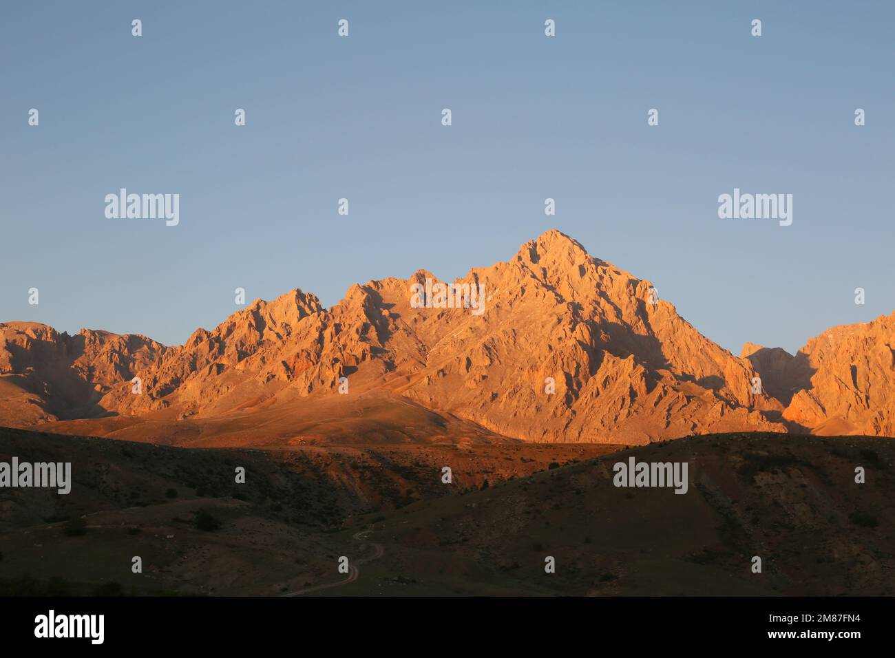 Mount Demirkazik at sunset on Aladaglar National Park in Nigde, Turkey ...