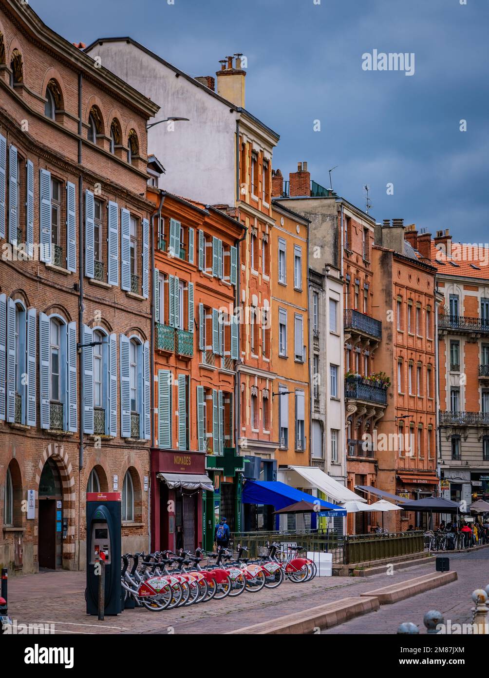 Saint Etienne square with its terraces and brick facades in Toulouse ...