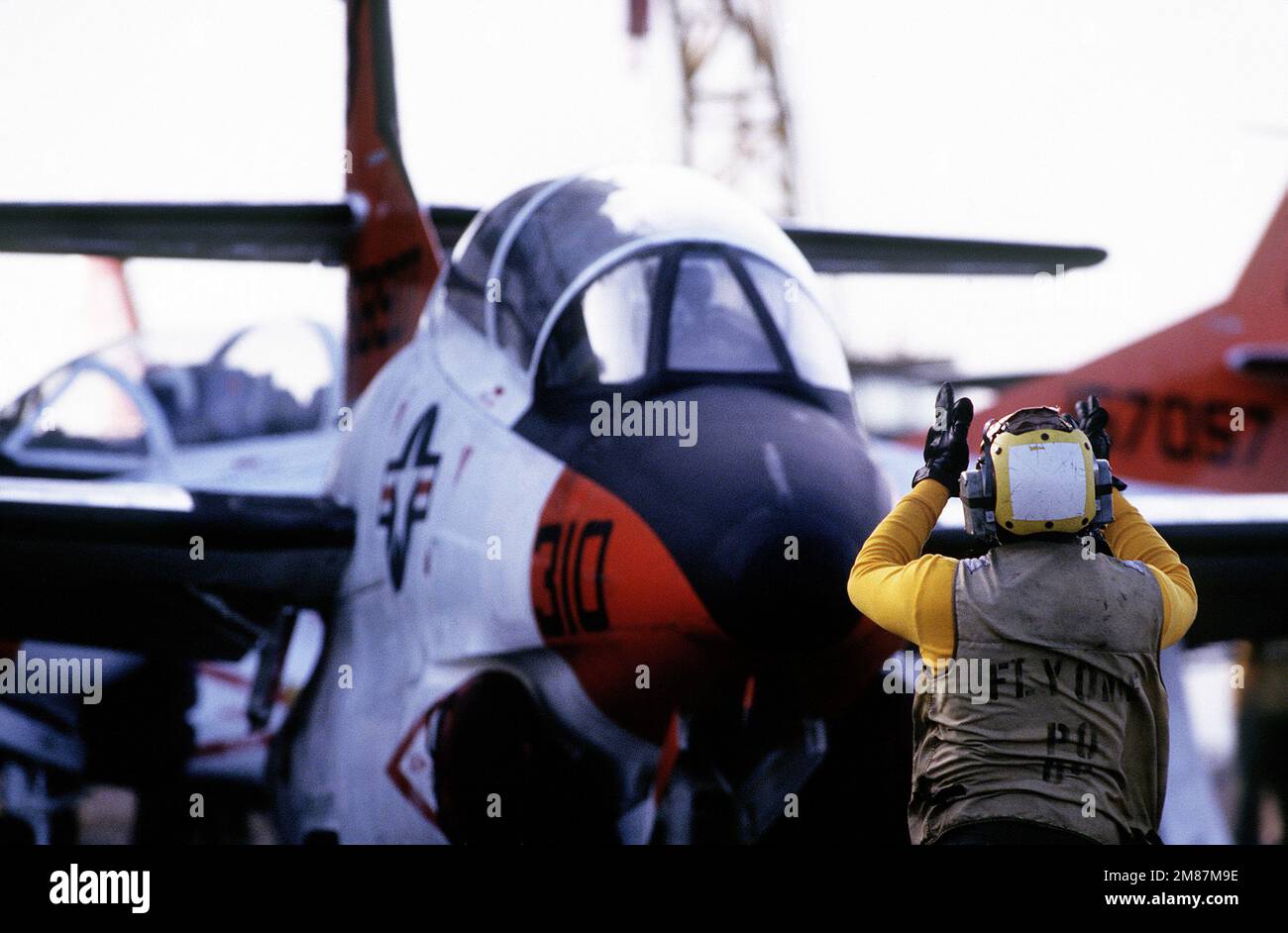 DN-ST-89-08962. Base: USS Lexington (AVT 16 Stock Photo - Alamy