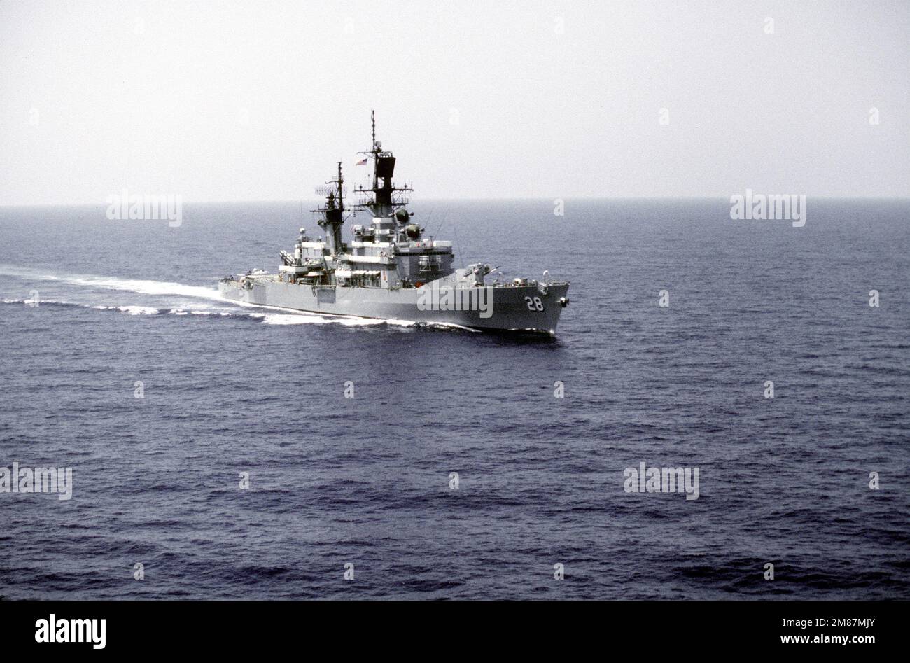 A starboard bow view of the guided missile cruiser USS WAINWRIGHT (CG ...