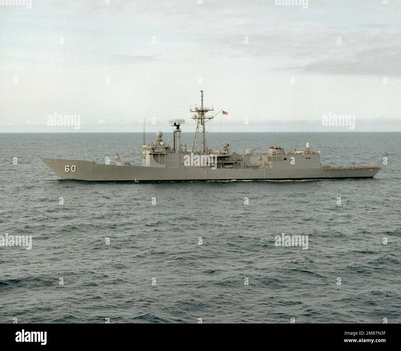 A port beam view of the guided missile frigate RODNEY M. DAVIS (FFG-60 ...