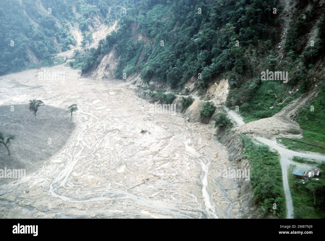 An aerial view of an area ravaged by an earthquake. Base: Lago Agrio ...