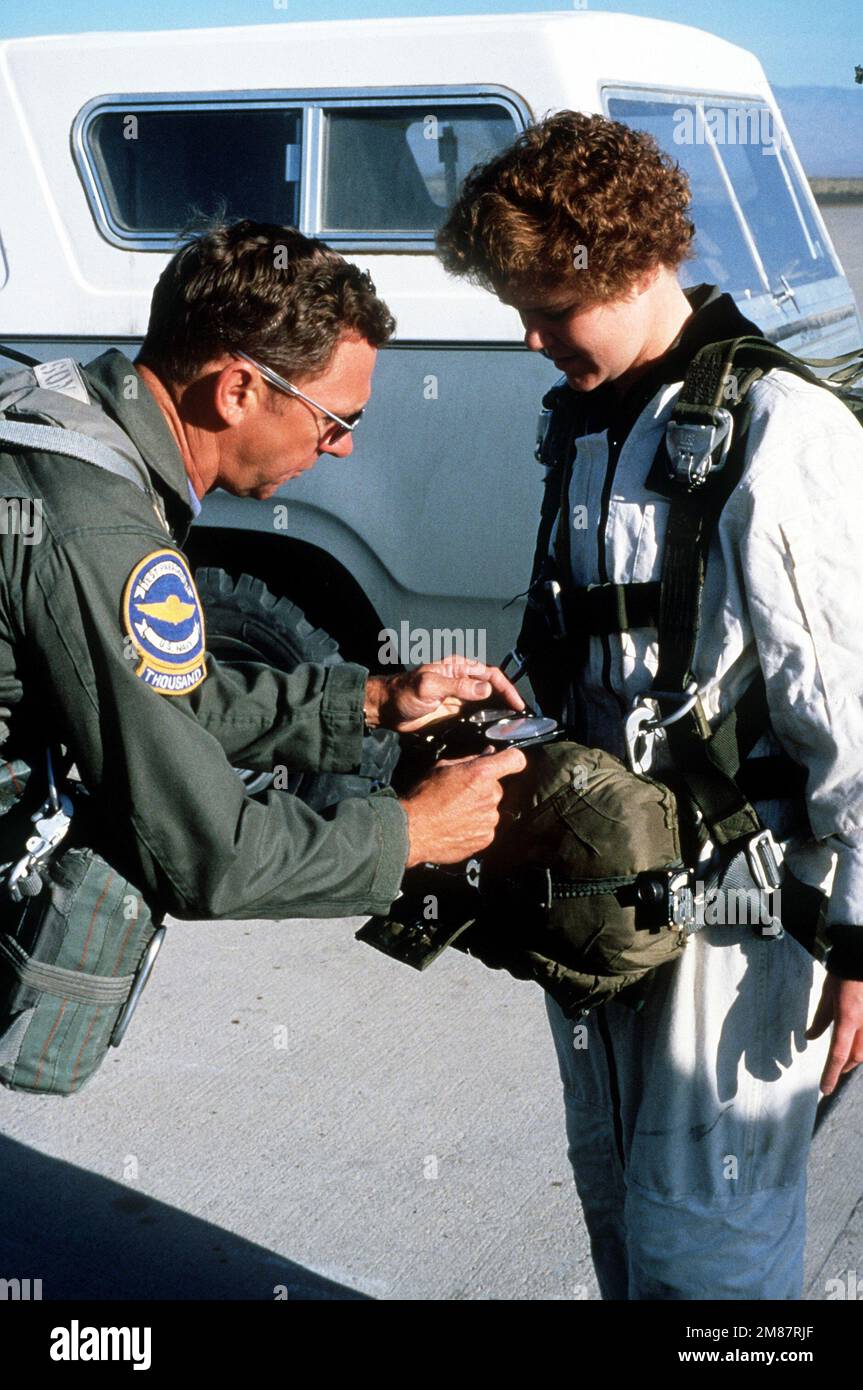 Jumpmaster hi-res stock photography and images - Alamy