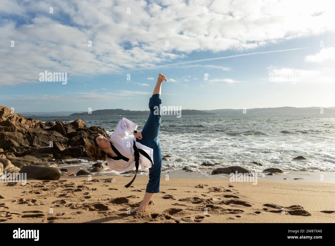 doing martial arts karate, taekwondo, on the beach Stock Photo - Alamy