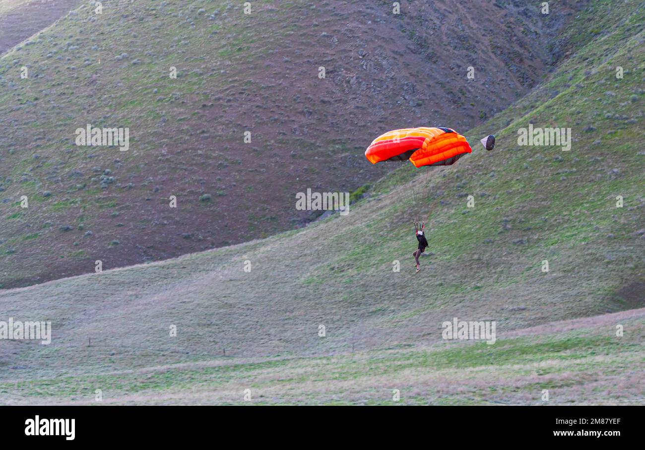 Balloon harness hi-res stock photography and images - Alamy