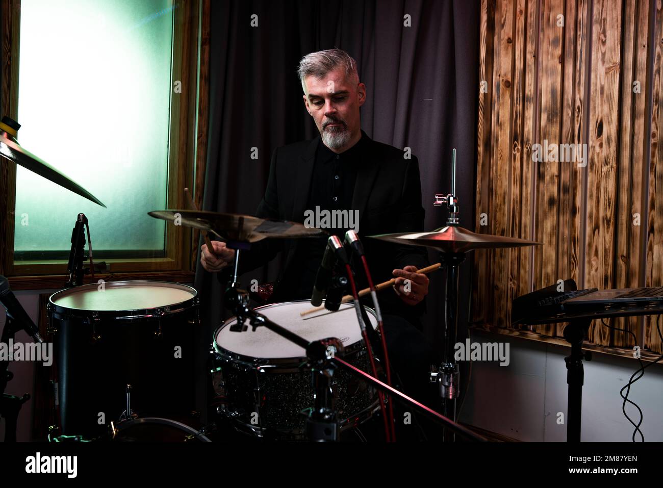 Mark heaney drums hi-res stock photography and images - Alamy