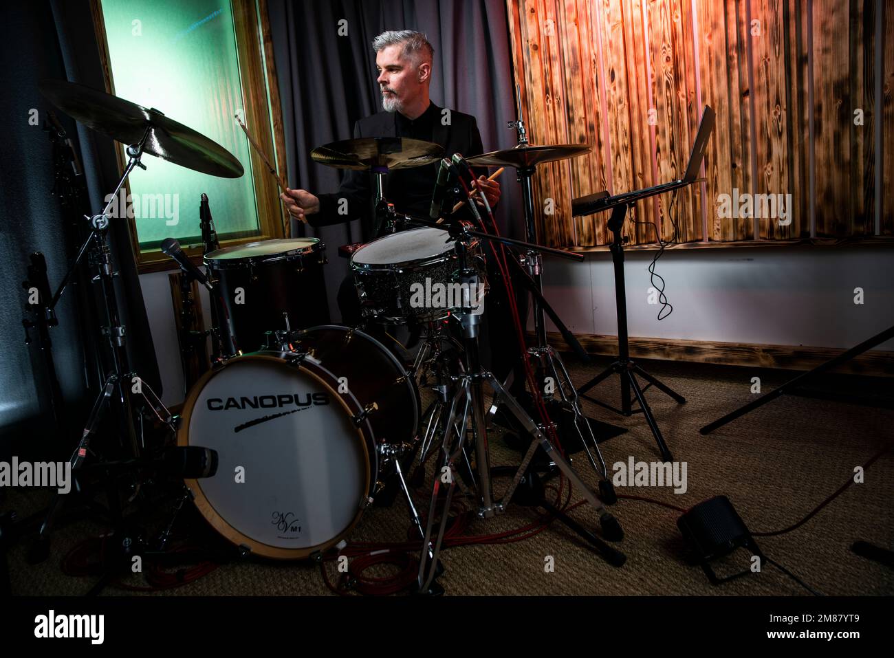 Mark heaney drums hi-res stock photography and images - Alamy