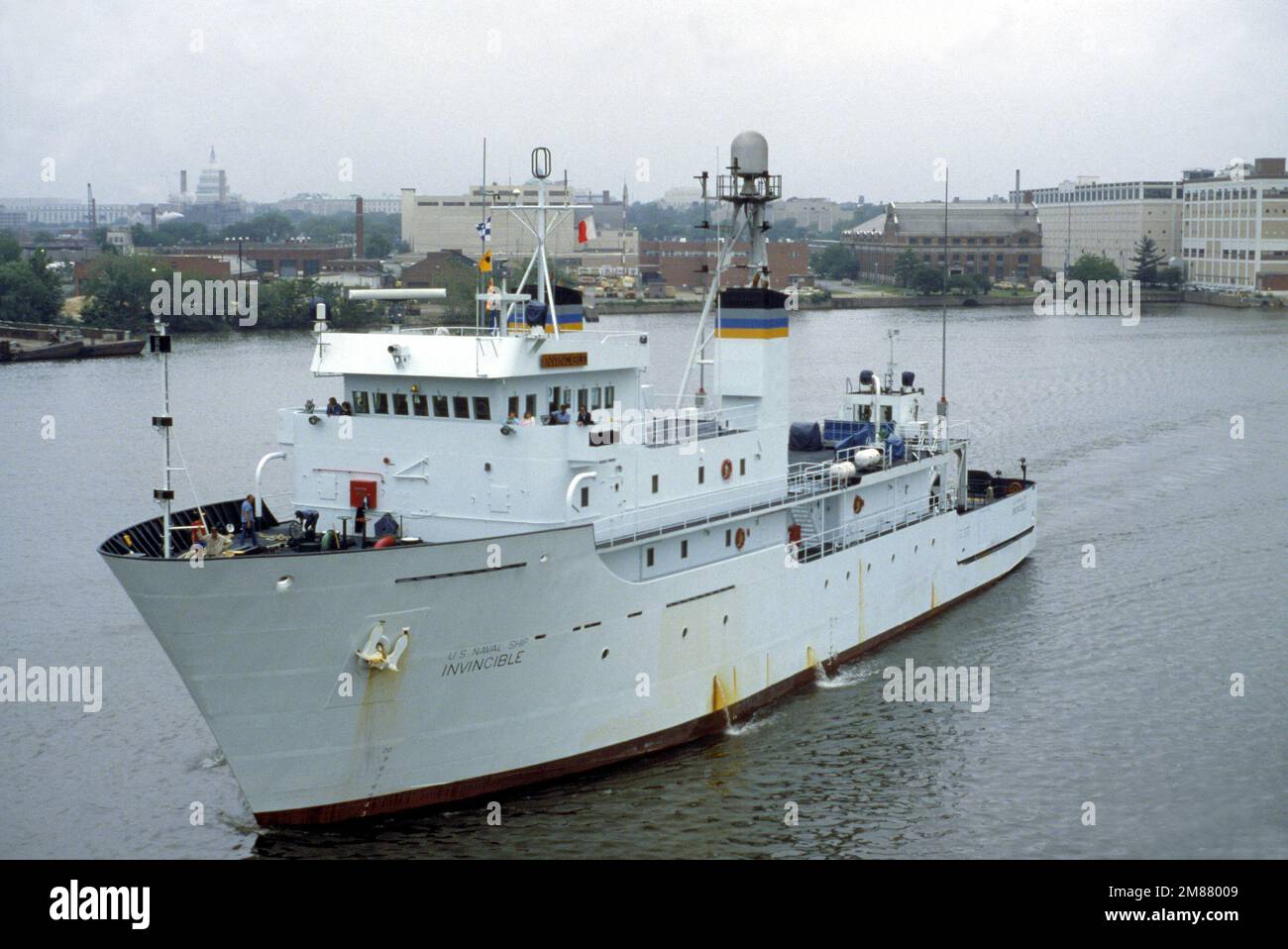 A port bow view of the ocean surveillance ship USNS INVINCIBLE (T-AGOS ...
