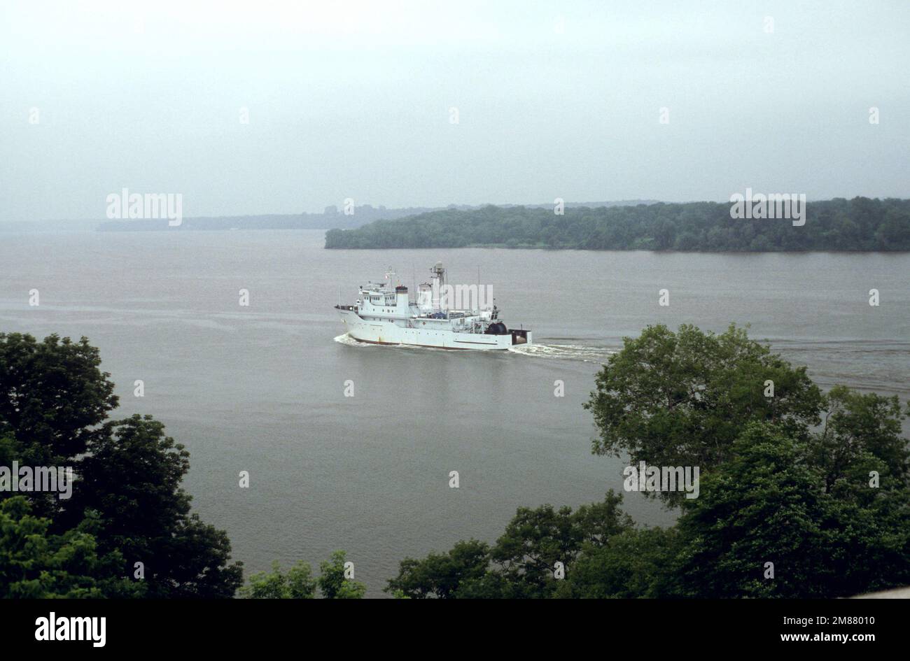 Usns invincible hi-res stock photography and images - Alamy
