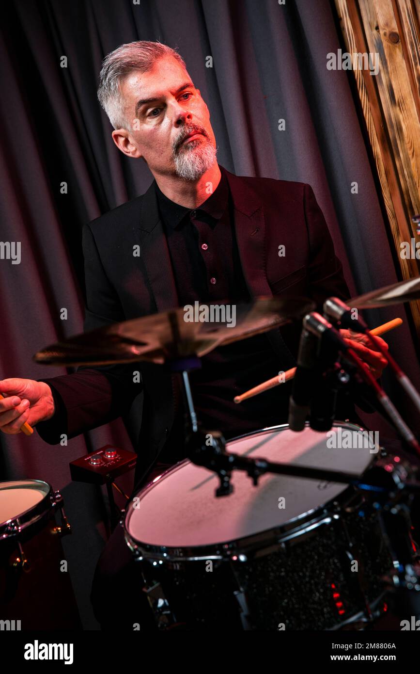 Mark heaney drums hi-res stock photography and images - Alamy