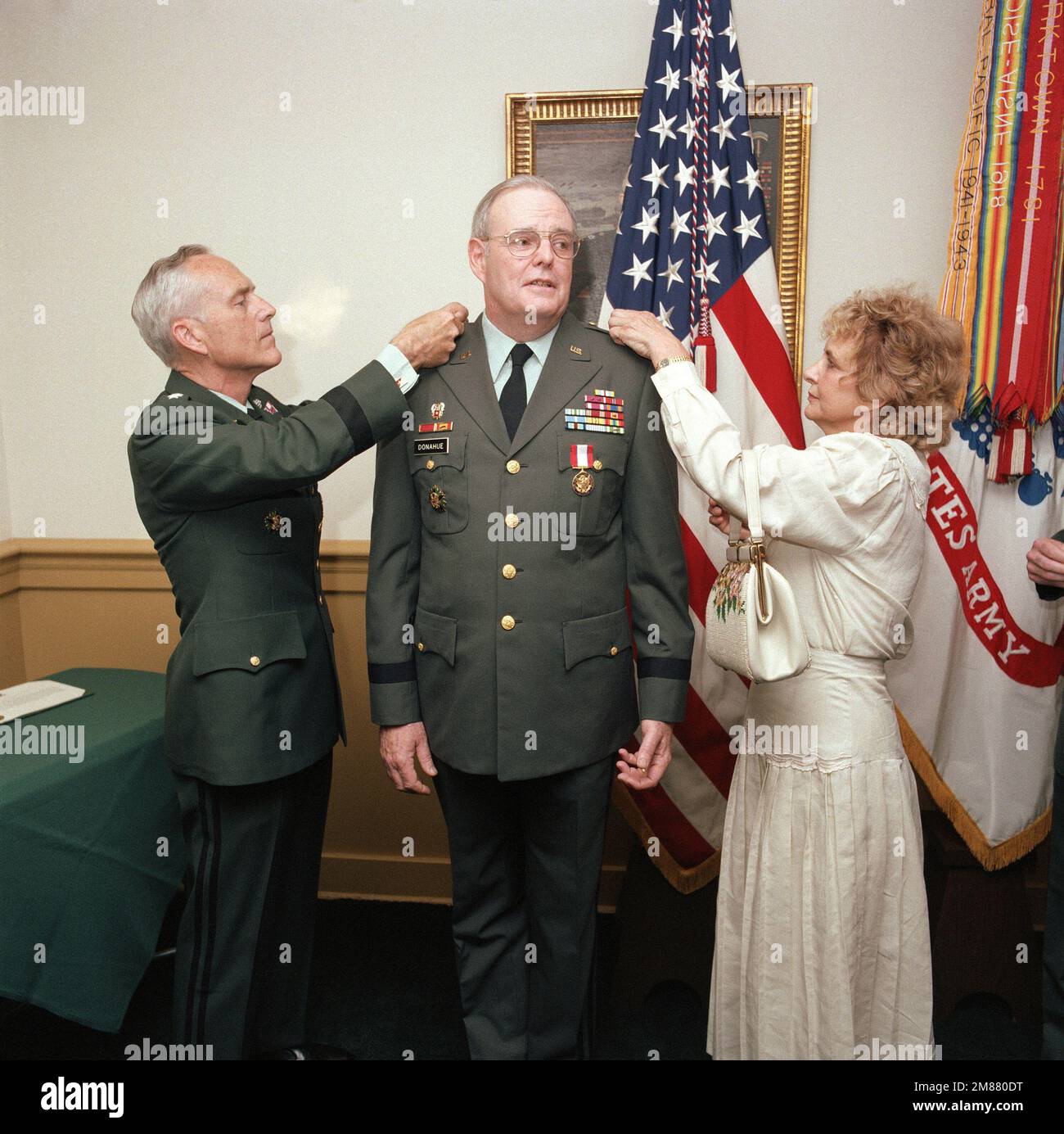 Virginia distinguished service medal hi-res stock photography and ...