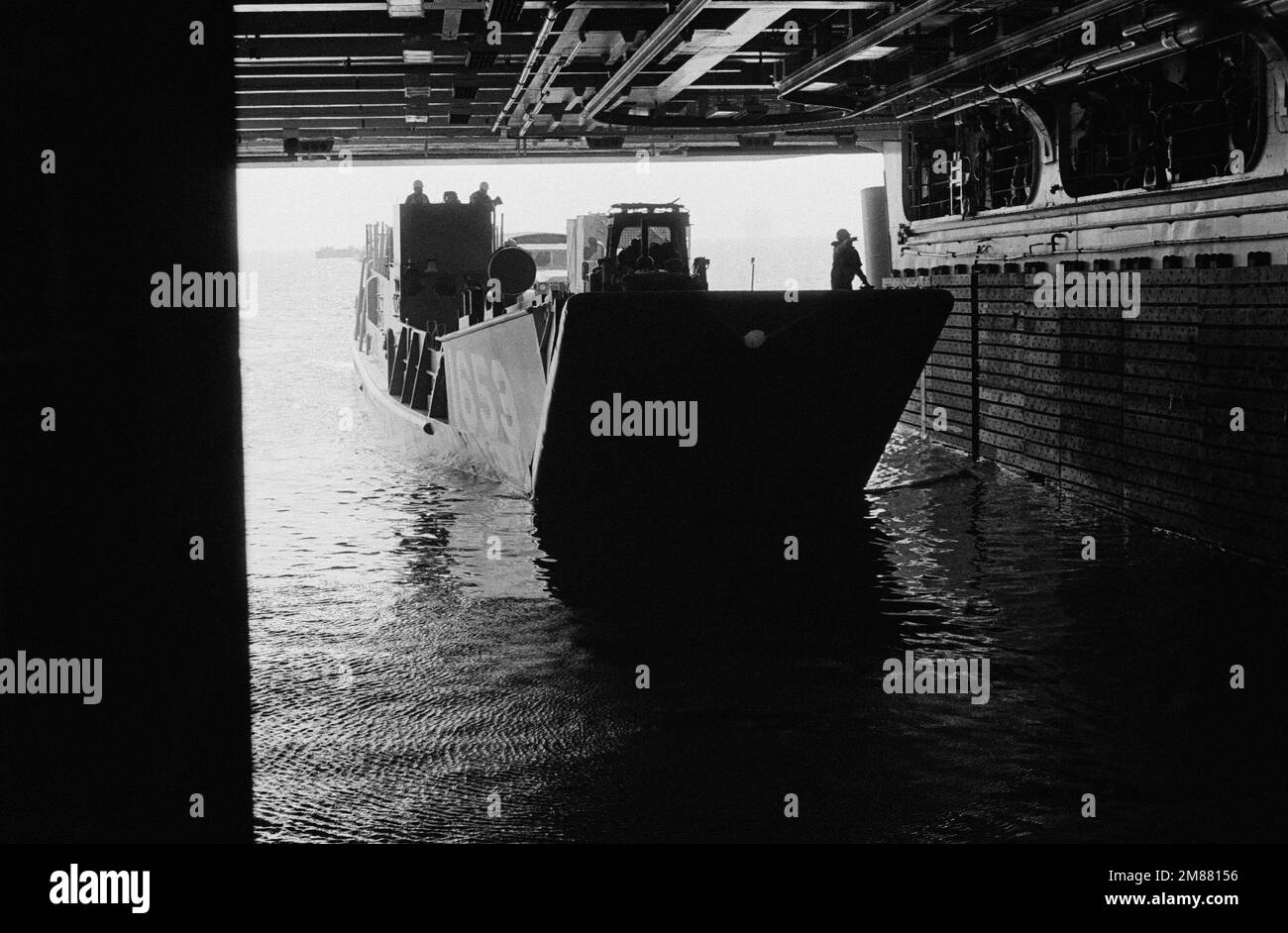 DN-SN-88-00779. Base: USS Nassau (LHA 4 Stock Photo - Alamy