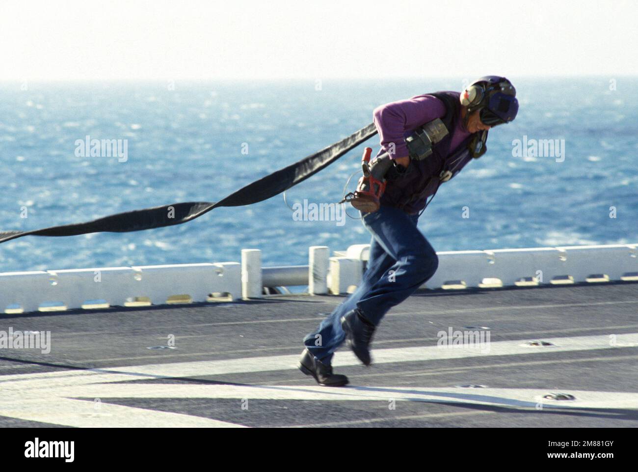 DN-ST-87-11882. Base: USS Belleau Wood (LHA 3 Stock Photo - Alamy