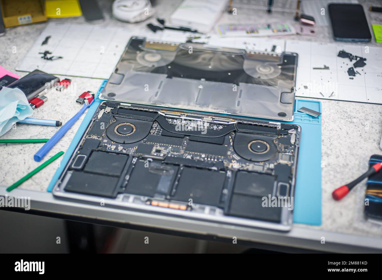 Technical support and fixing gadgets problems. Servicing, repairing ...