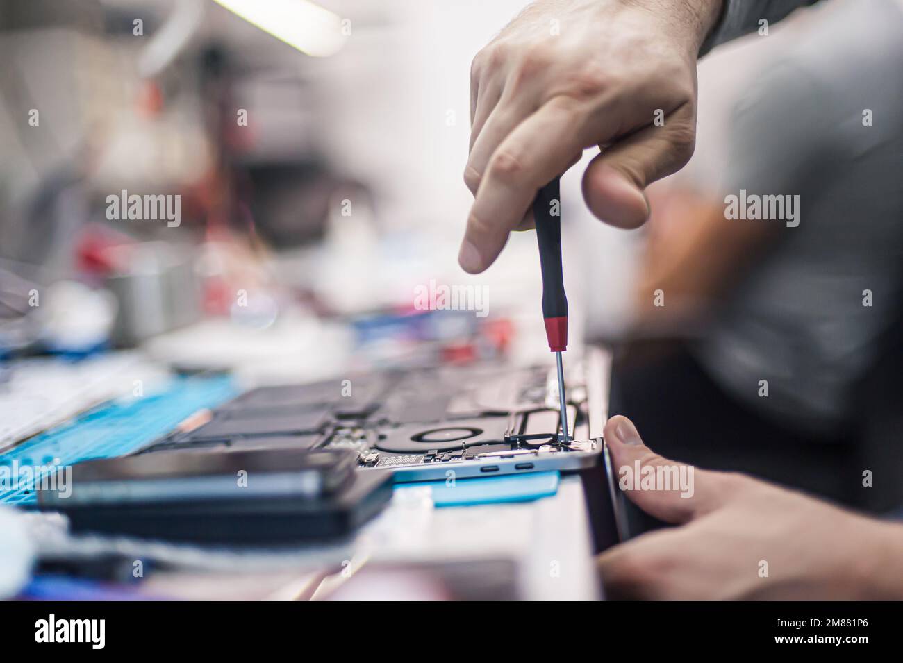 Technical support and fixing gadgets problems. Servicing, repairing, cleaning, maintaining ...