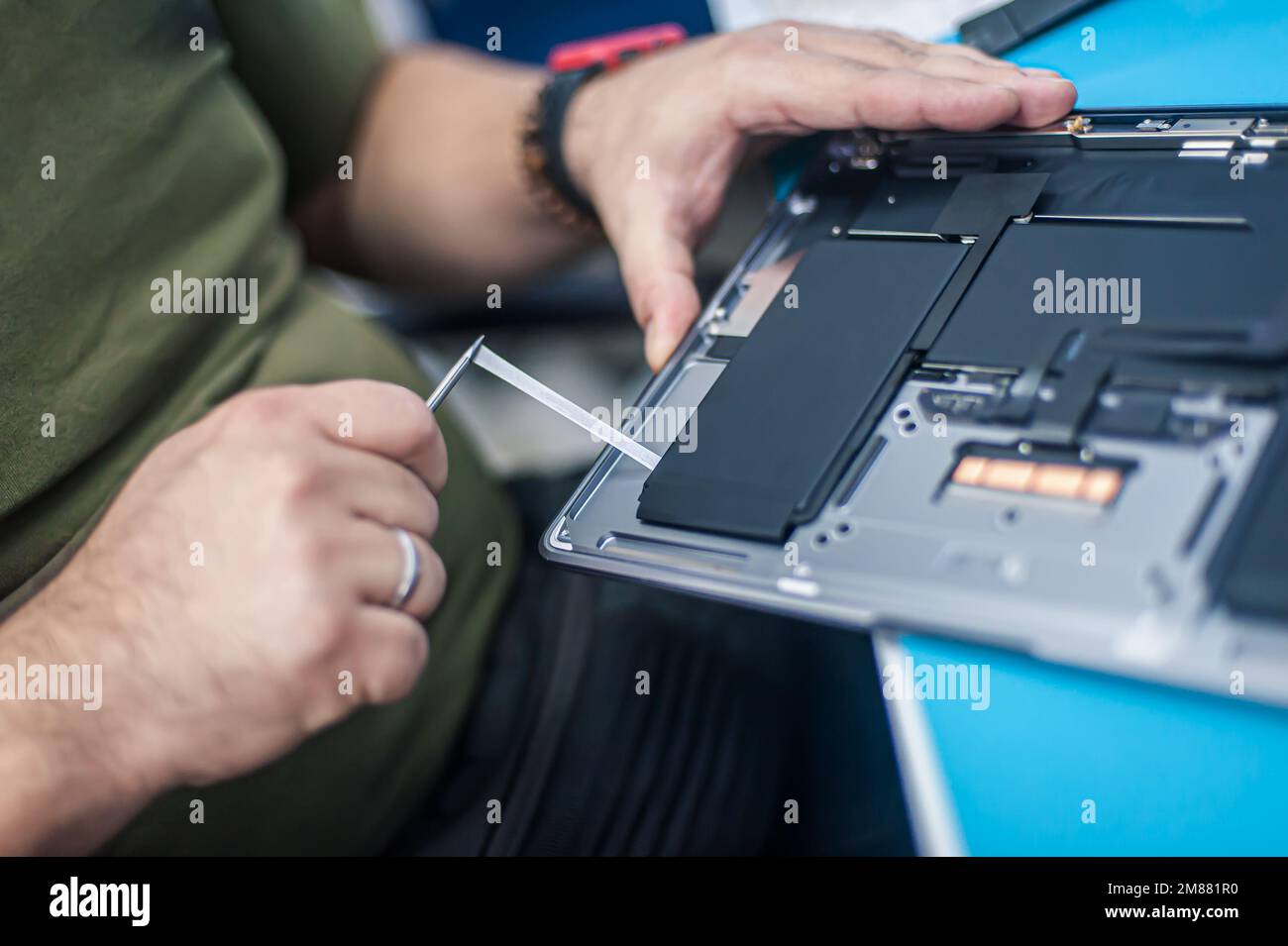 Technical support and fixing gadgets problems. Servicing, repairing, cleaning, maintaining ...