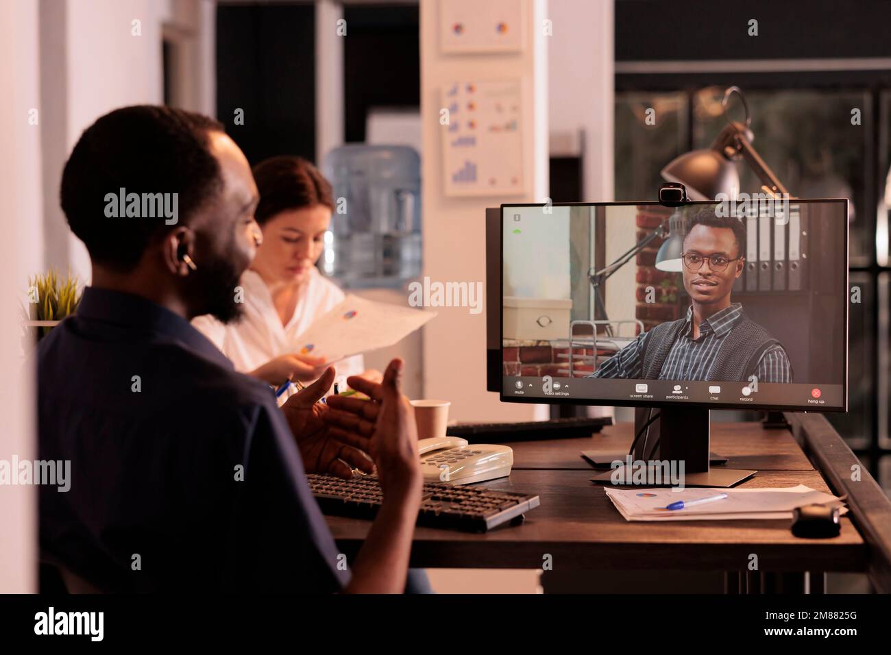 Teamleader talking hi-res stock photography and images - Alamy