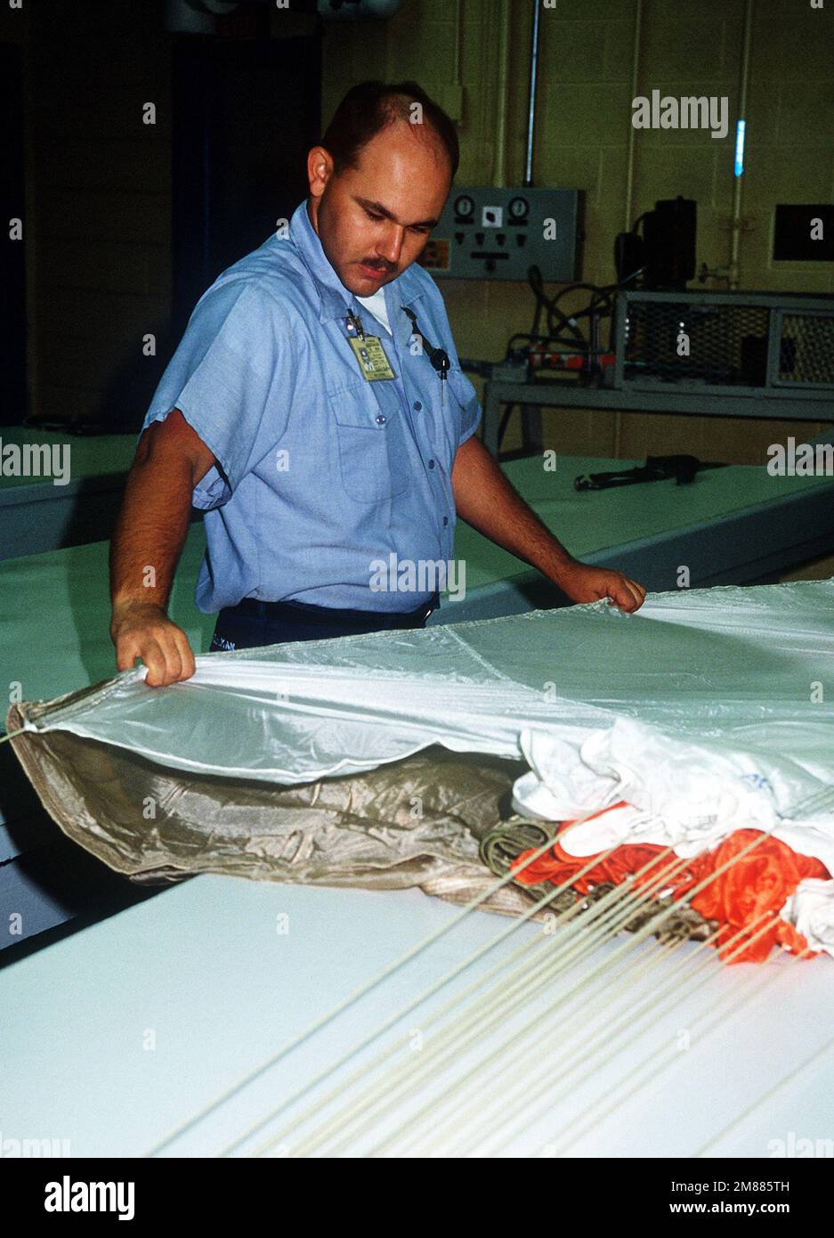 Parachute shop hi-res stock photography and images - Alamy