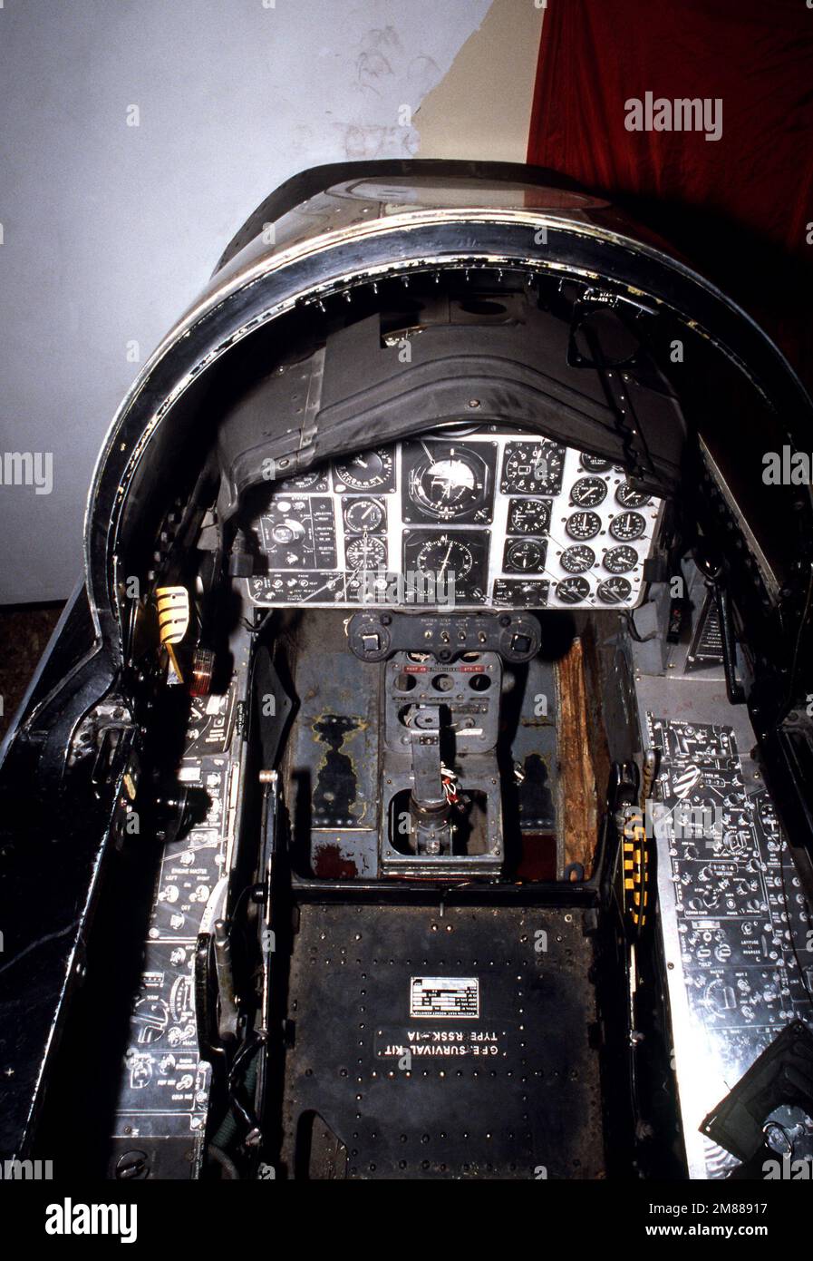 F 4 phantom cockpit hi-res stock photography and images - Alamy
