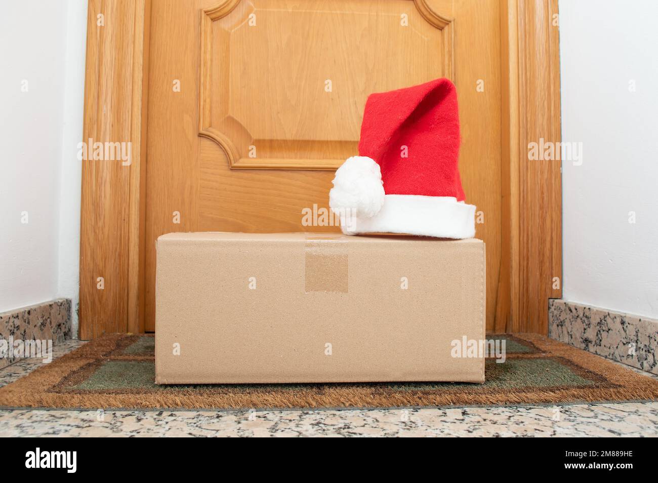 Package on porch hi-res stock photography and images - Alamy