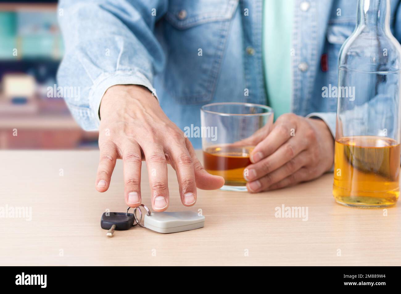 Man hand drinking beer and holding car keys Stock Photo - Alamy