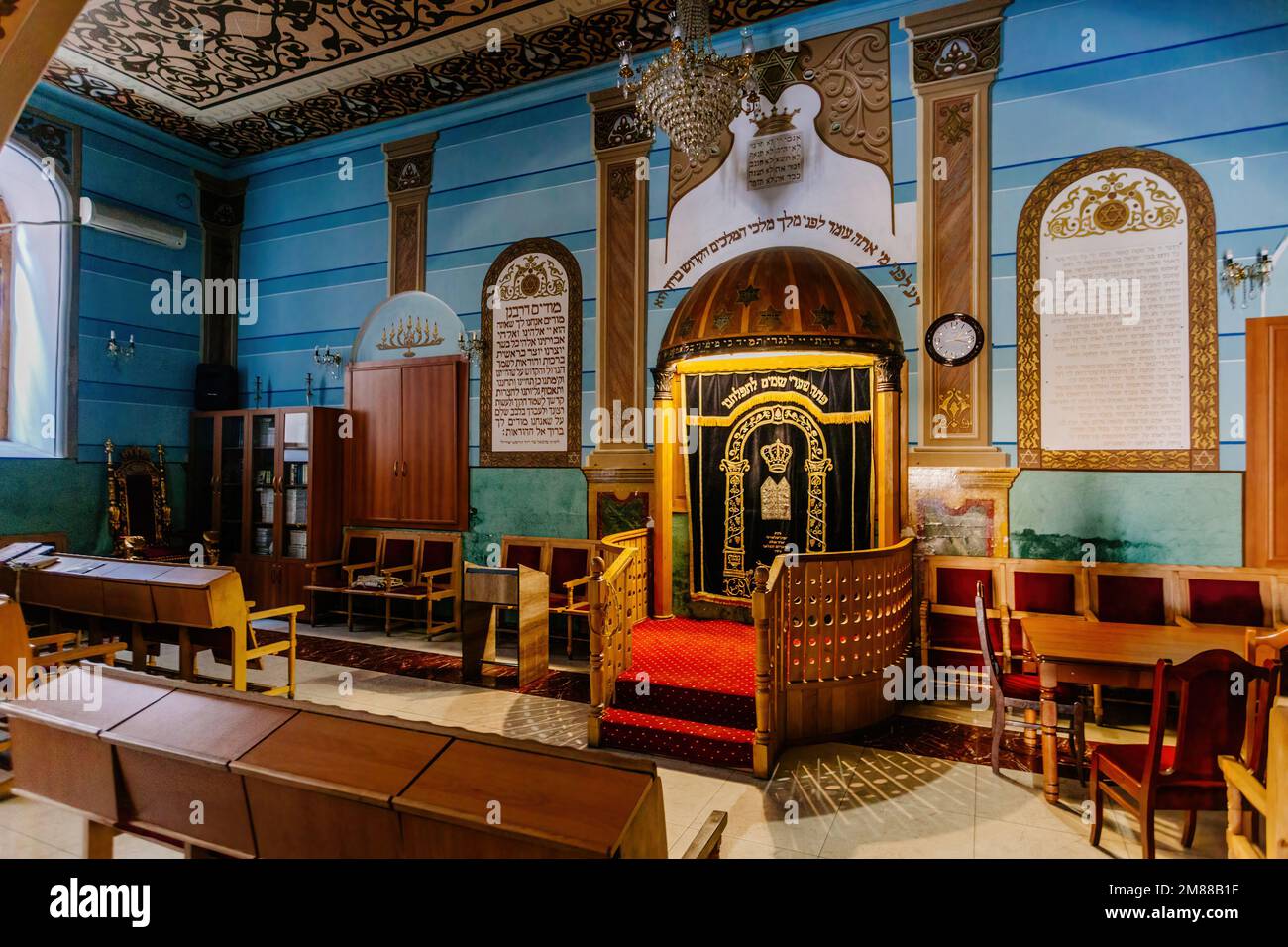 Jerusalem great synagogue interior hi-res stock photography and images ...