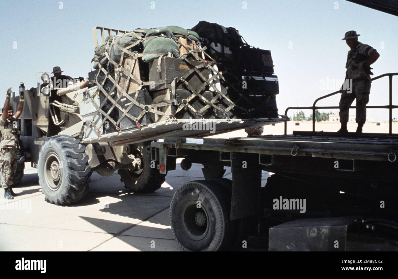 DF-ST-89-00951. Subject Operation/Series: SHADOW HAWK Base: Al Jafr ...