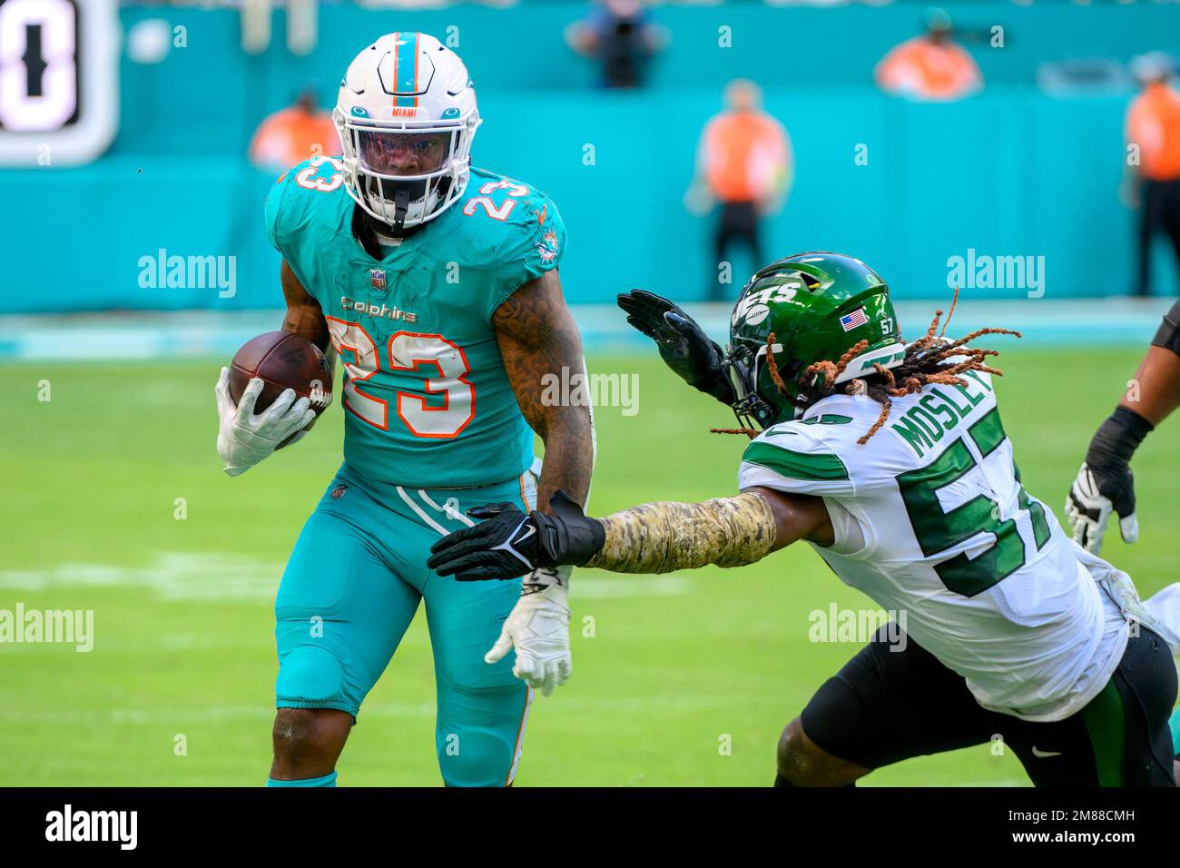 Miami Dolphins running back Jeff Wilson Jr. (23) runs with the ball ...