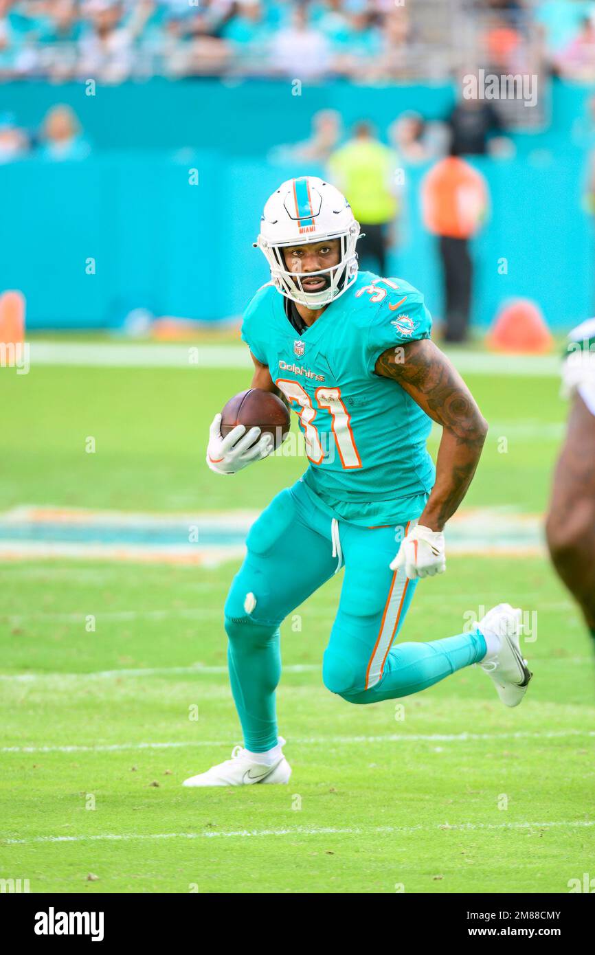 Miami Dolphins running back Raheem Mostert (31) runs with the ball ...