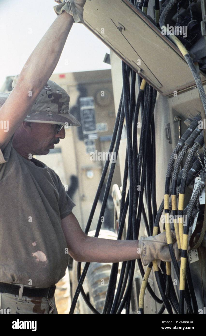 DF-ST-89-01016. Subject Operation/Series: SHADOW HAWK Base: King Faisal ...