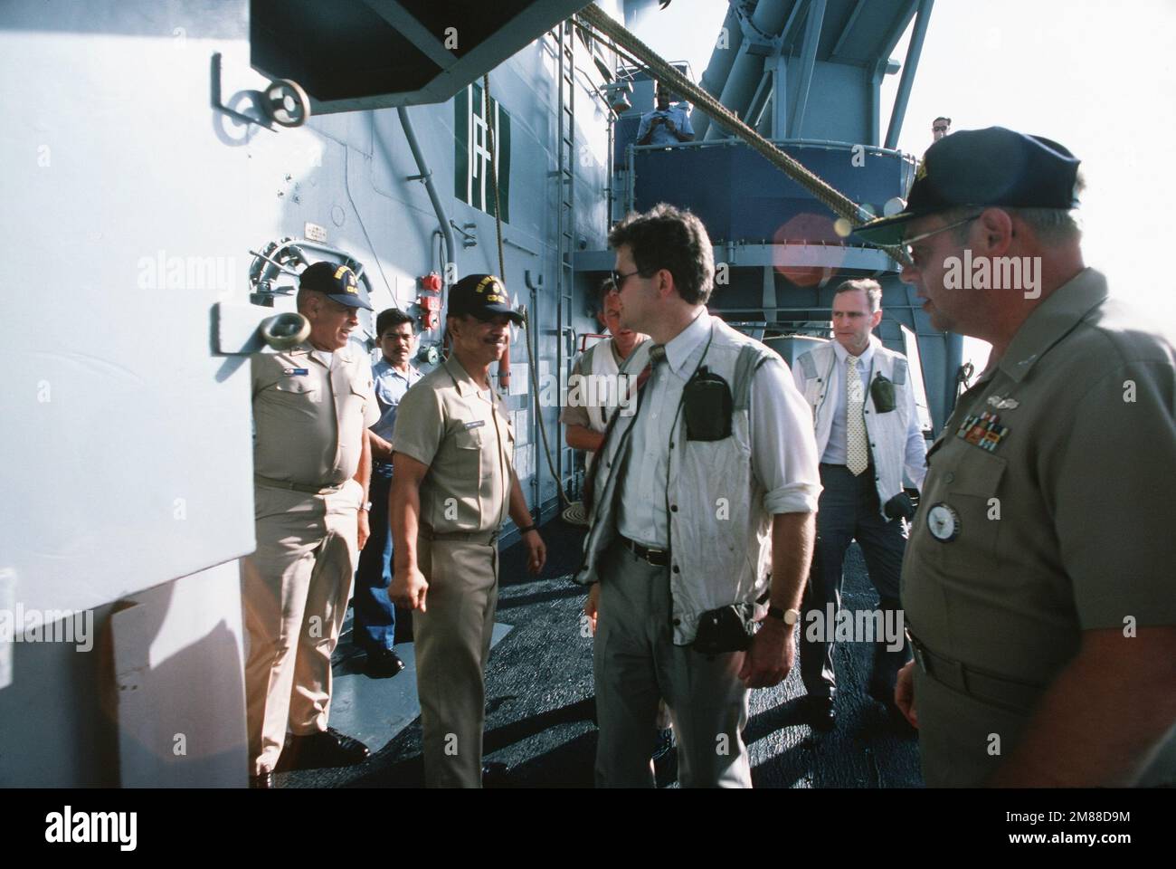 DN-ST-88-02155. Base: USS William H. Standley (CG 32 Stock Photo - Alamy