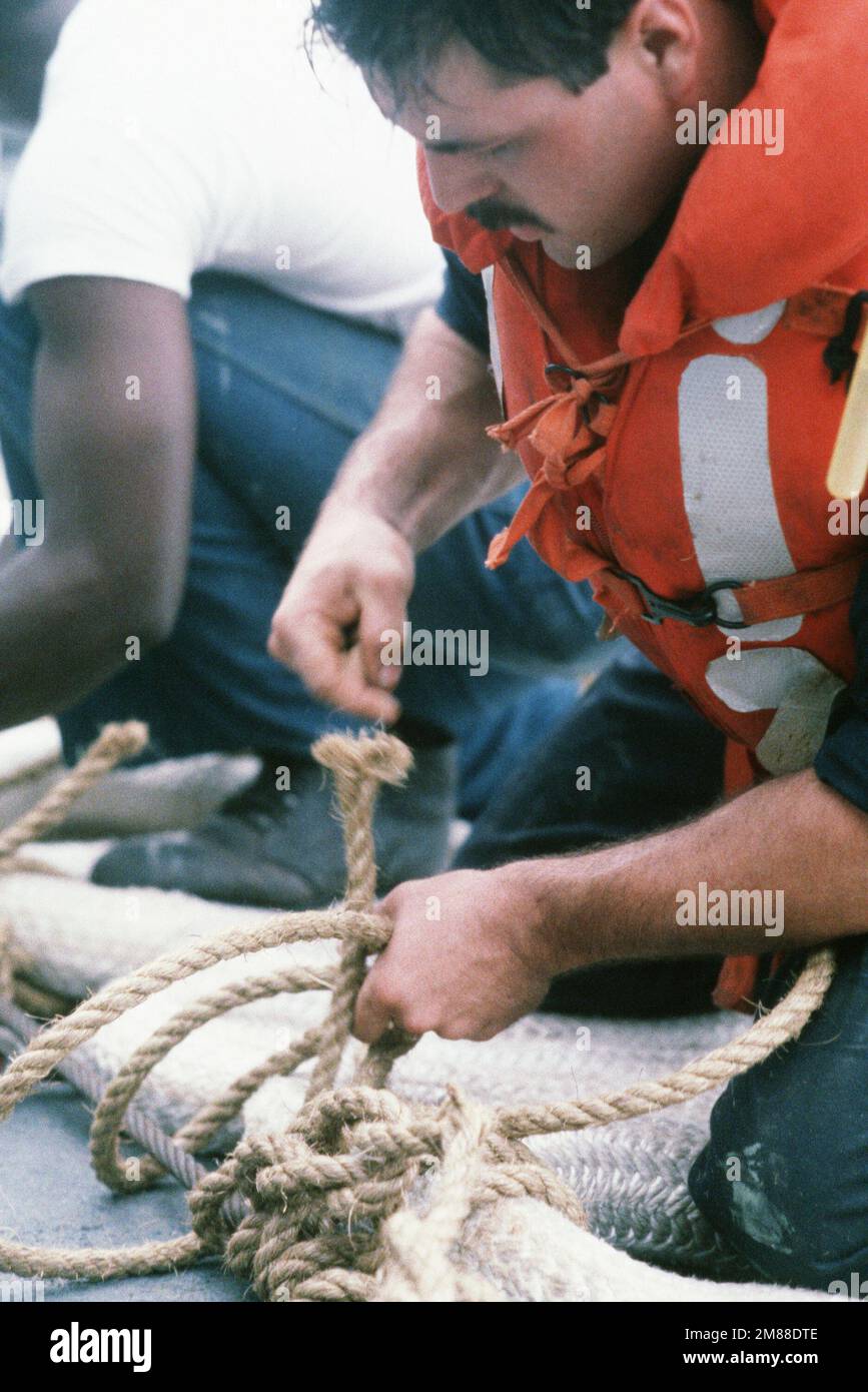 Uss grapple hi-res stock photography and images - Alamy