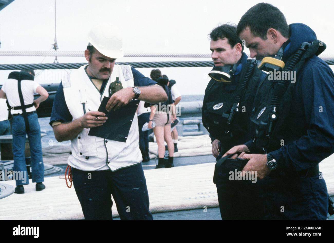 Uss grapple hi-res stock photography and images - Alamy