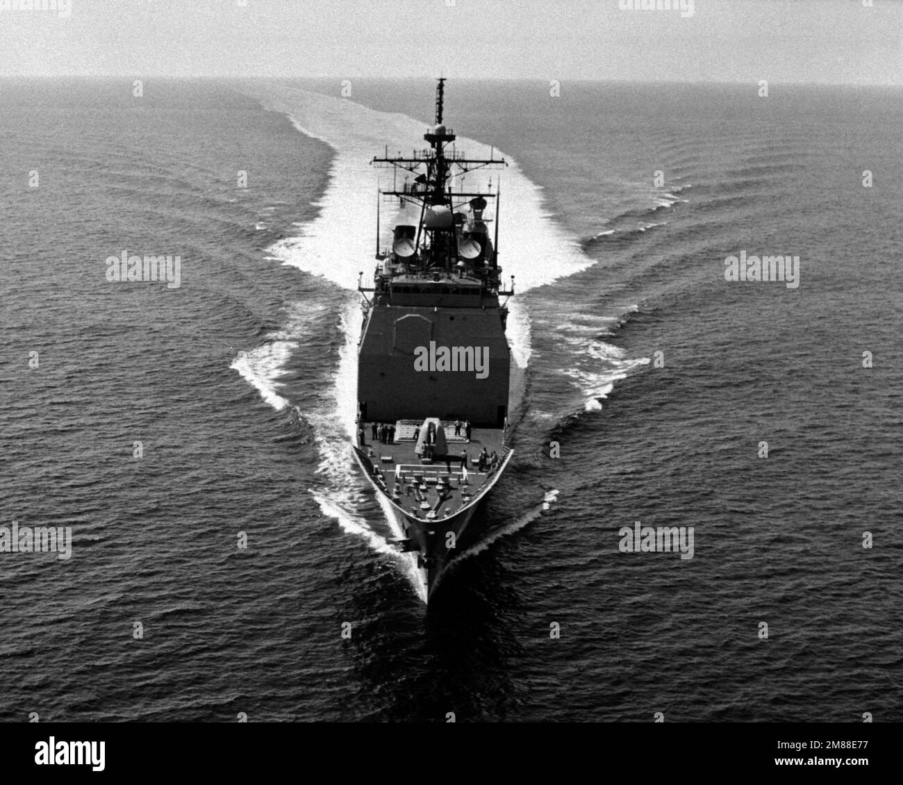 An elevated bow view of the guided missile cruiser USS BUNKER HILL (CG ...