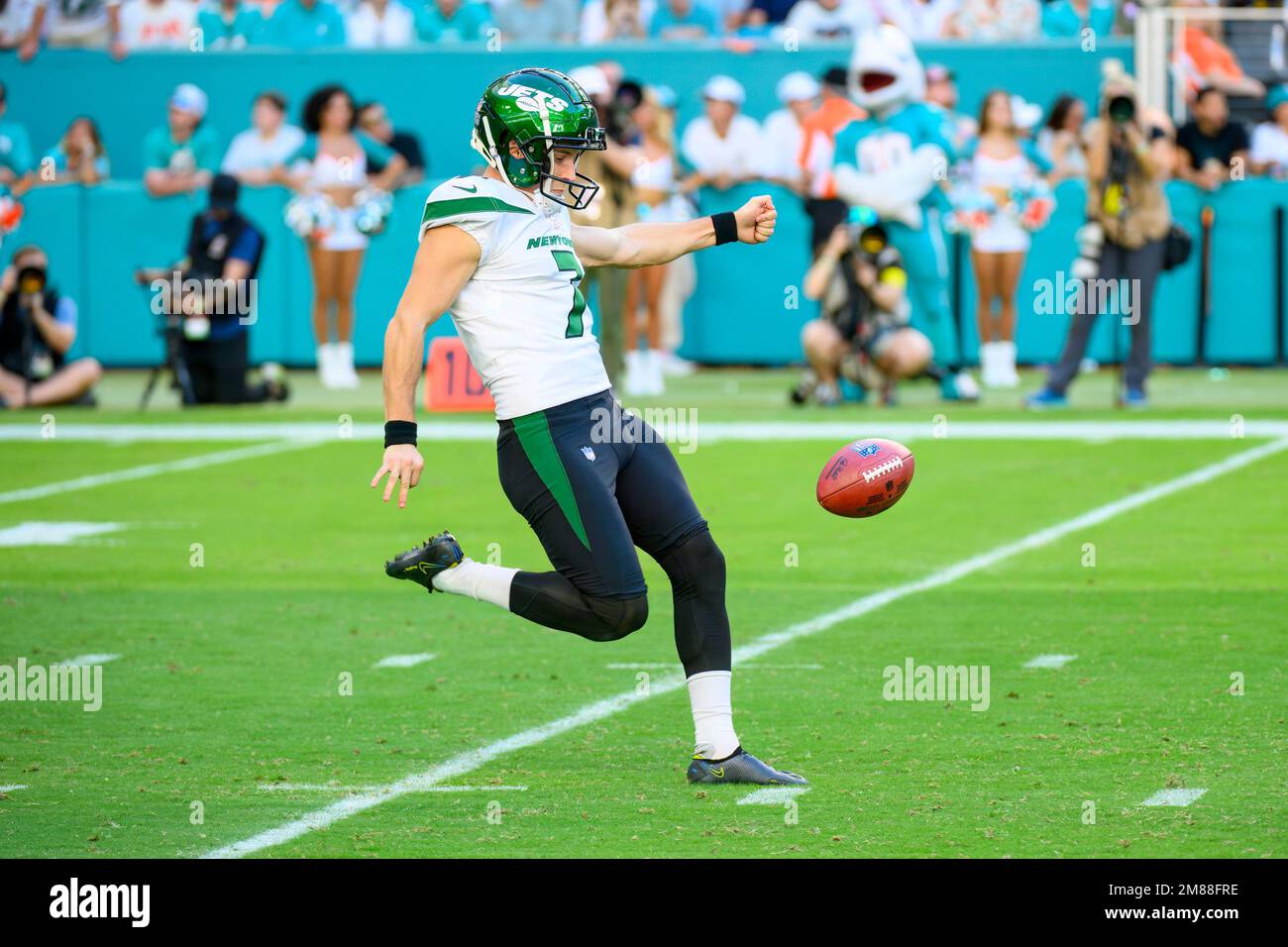 New York Jets punter Braden Mann (7) punts the ball during an NFL ...