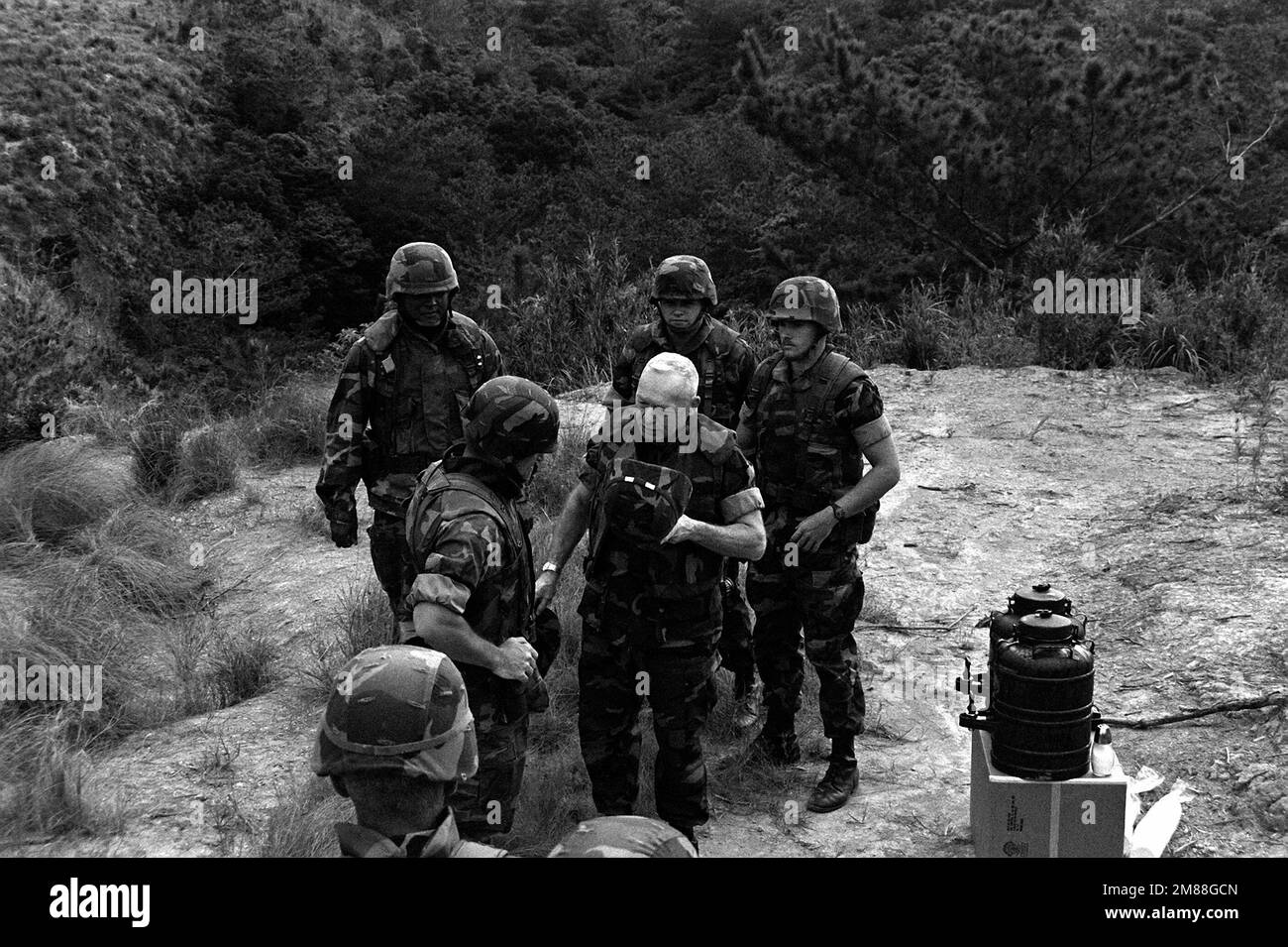 GEN Alfred M. Gray Jr., Commandant of the Marine Corps, visits with ...