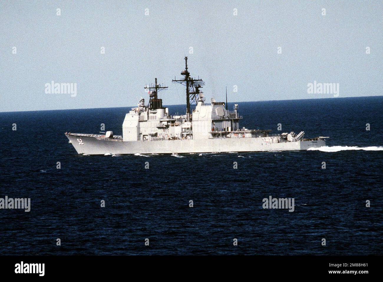 A port quarter view of the guided missile cruiser USS BUNKER HILL (CG ...