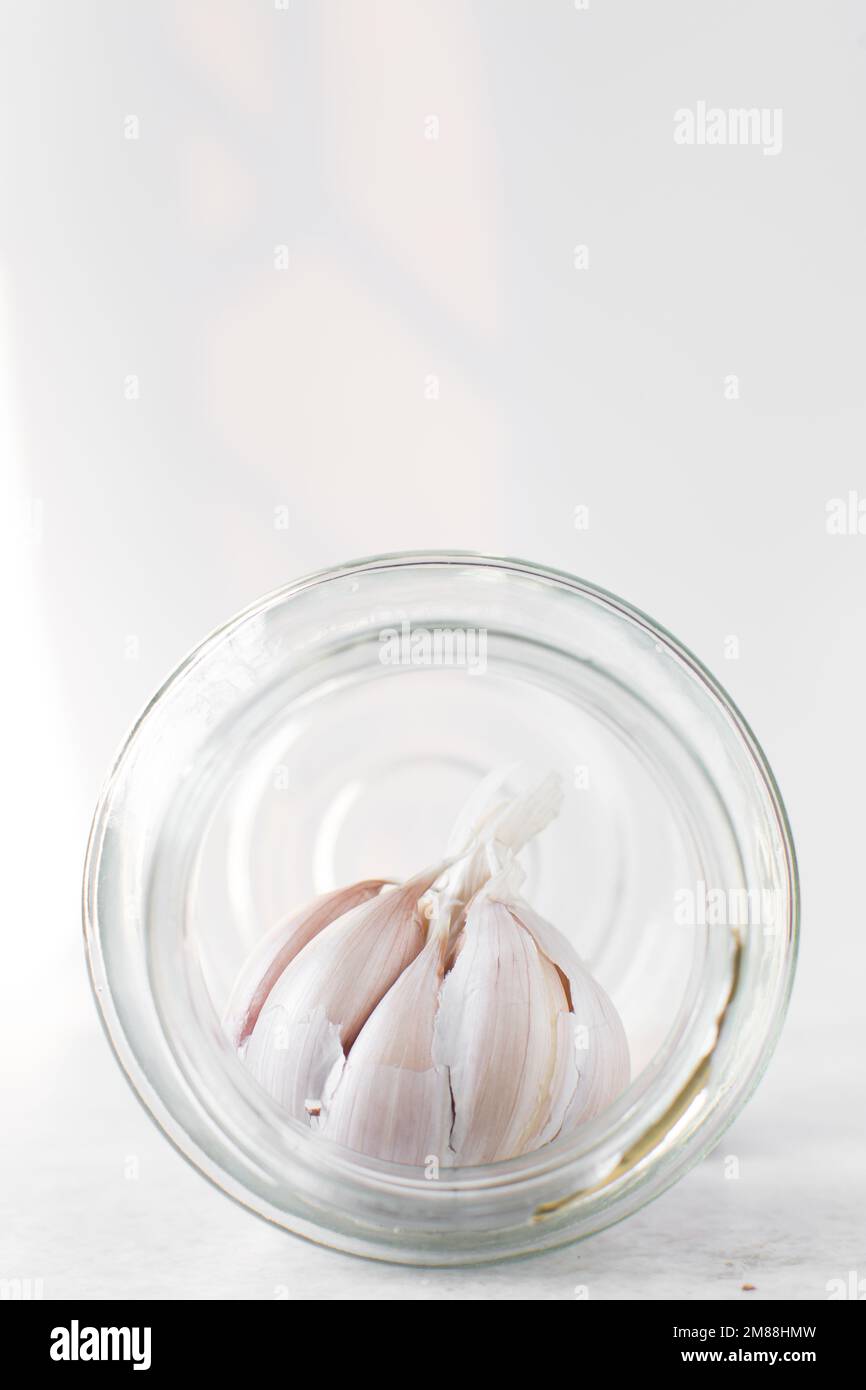Unpeeled bulb fresh garlic hi-res stock photography and images - Alamy