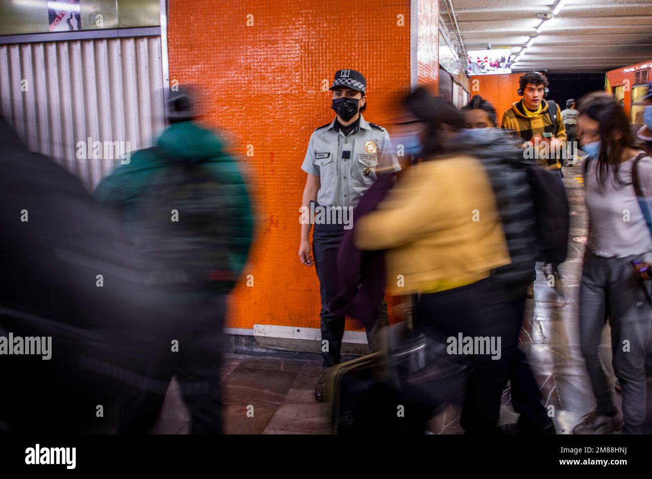 Mexiko Stadt, Mexico. 12th Jan, 2023. A National Guard unit guards a ...