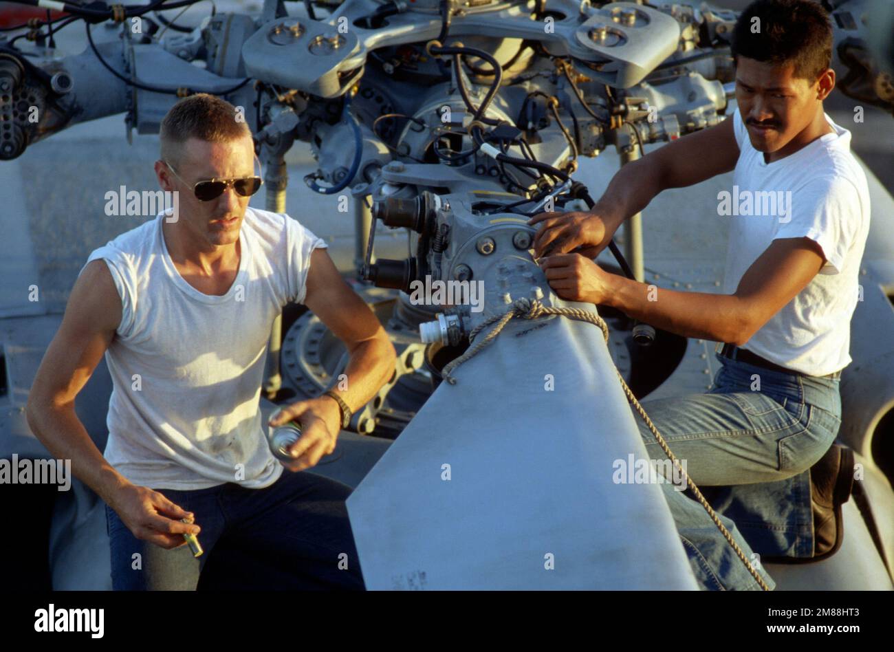 DN-ST-88-01875. Base: USS Ford (FFG 54 Stock Photo - Alamy