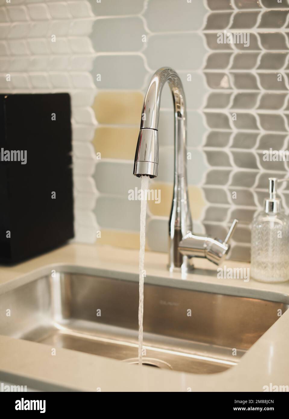 water skin drain kitchen faucet wash plumbing Stock Photo - Alamy