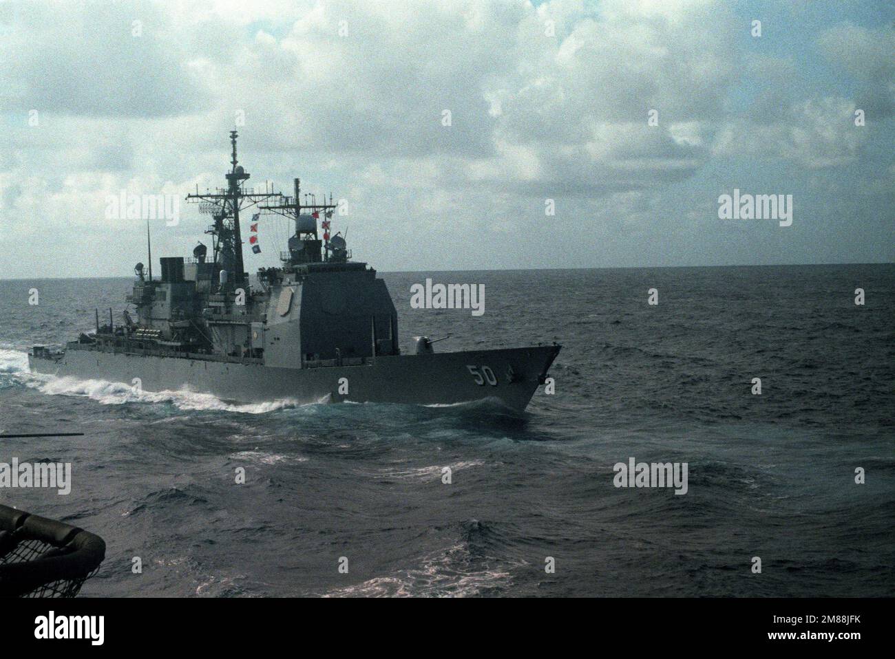 A starboard bow view of the guided missile cruiser USS VALLEY FORGE (CG ...