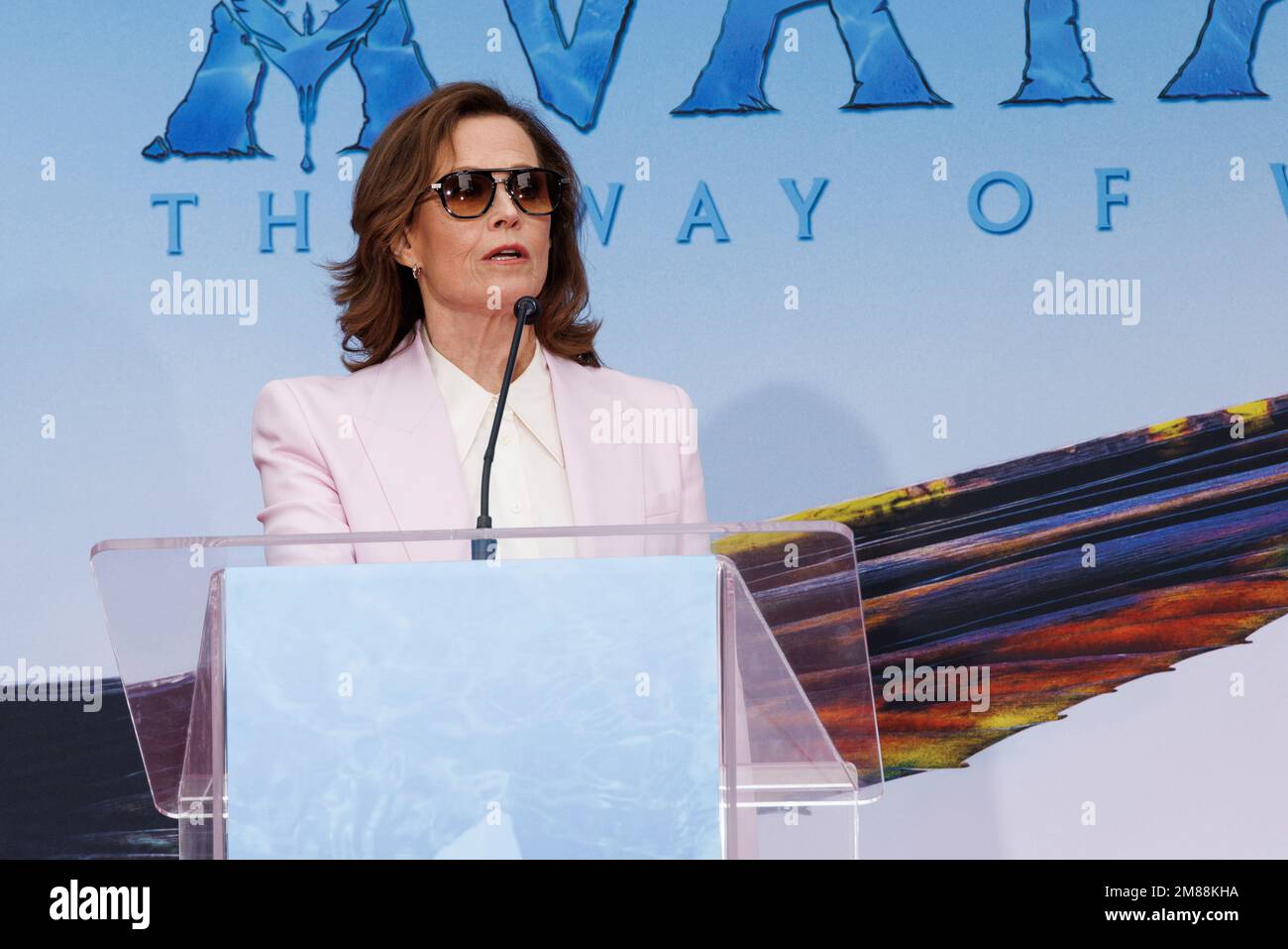 Sigourney Weaver speaks at the Jon Landau and James Cameron hands and ...