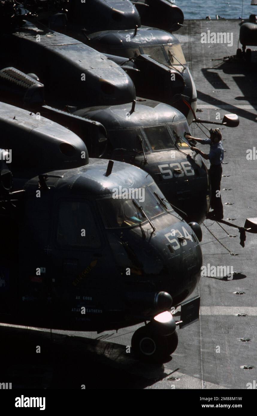 DN-ST-88-05670. Base: USS Guadalcanal (LPH 7 Stock Photo - Alamy