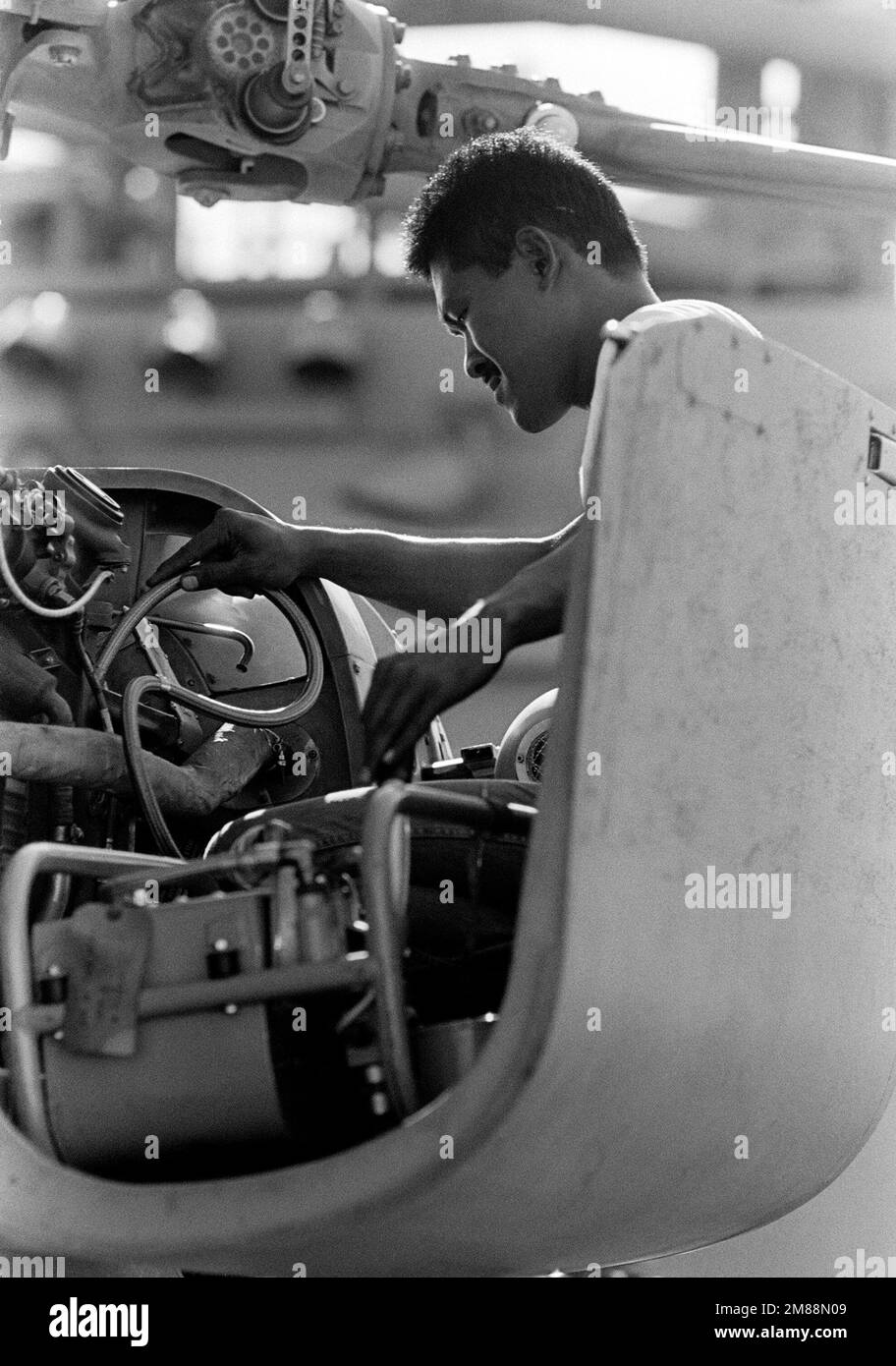 DN-SN-88-03877. Base: USS Ford (FFG 54 Stock Photo - Alamy