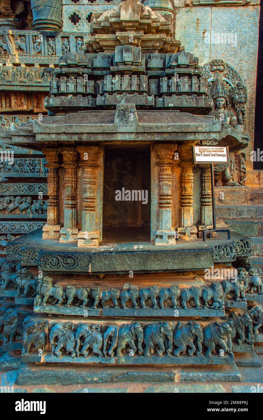 Belur halebidu hi-res stock photography and images - Alamy