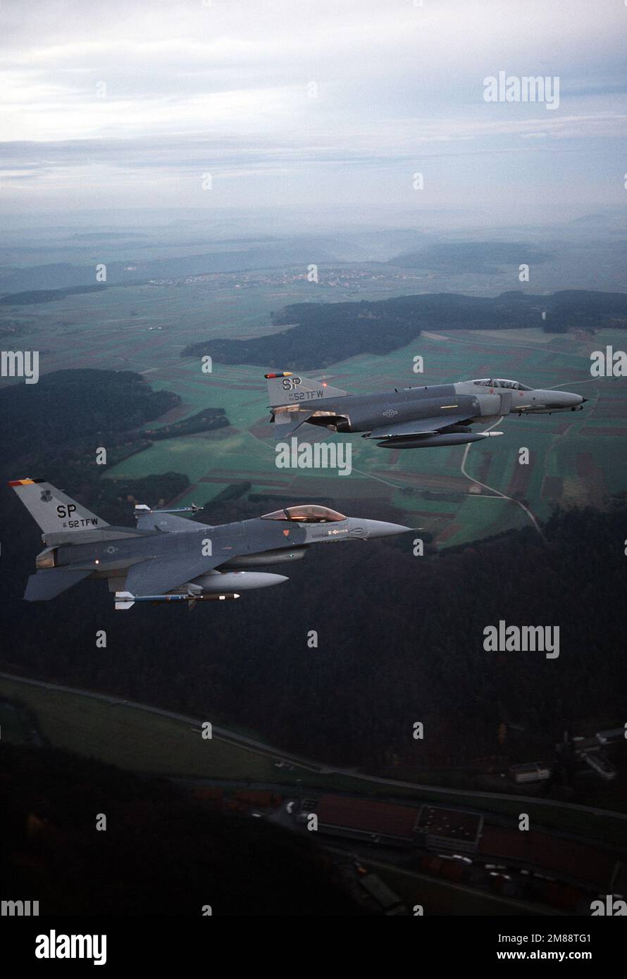 An air-to-air right side view of an F-16C Fighting Falcon aircraft ...