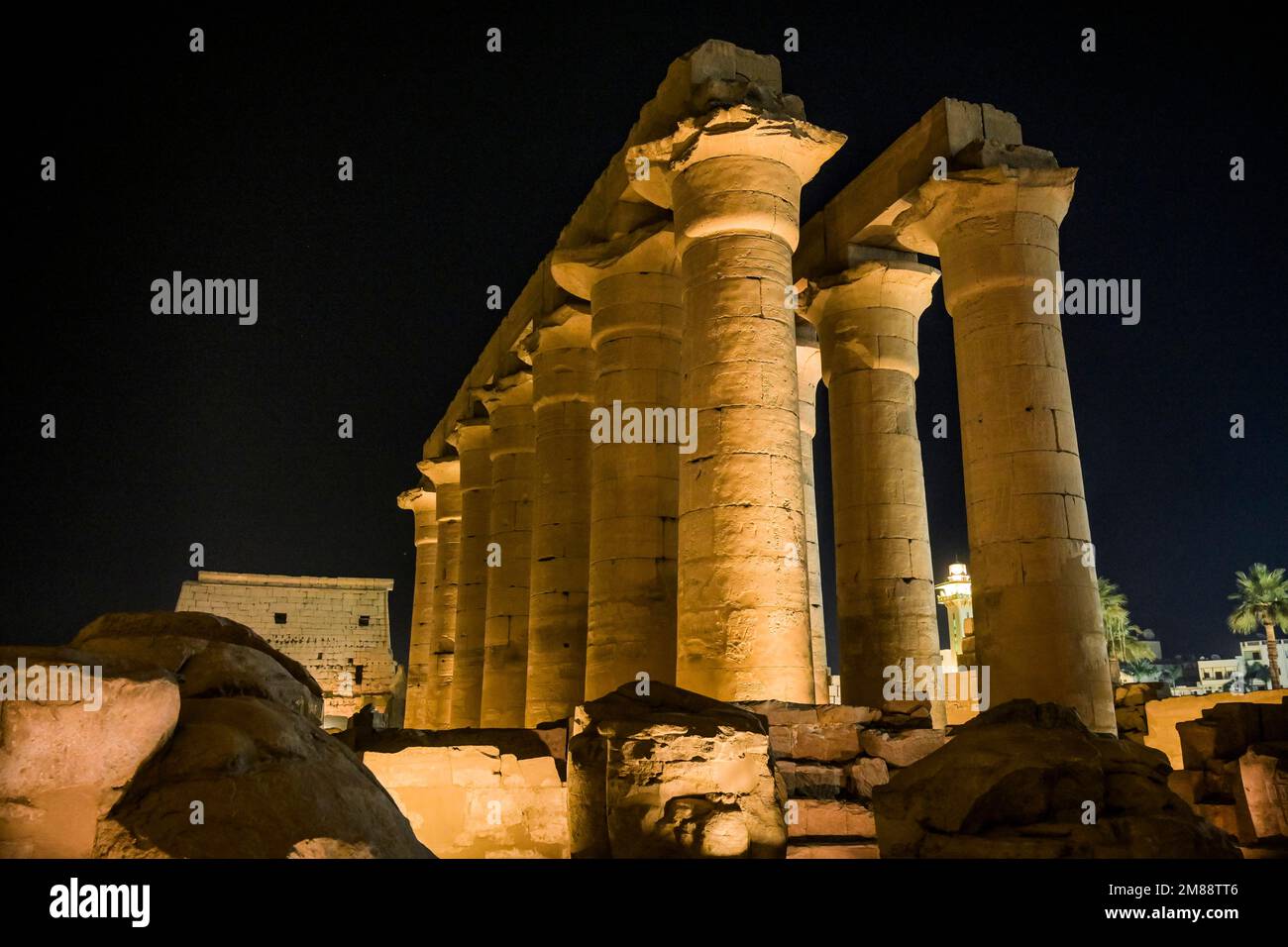 Columns ancient dark hi-res stock photography and images - Alamy